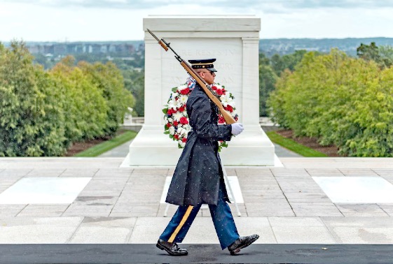 Memorial Day - Tomb of the Unknown Soldier - ECB Publishing, Inc.